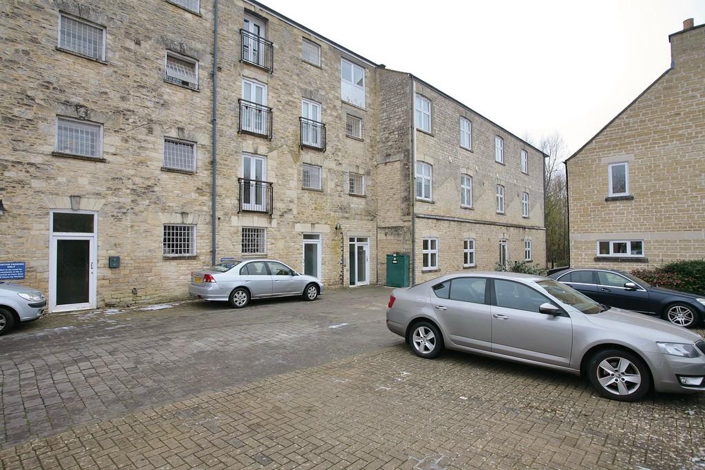 Mill Street, Witney 2 bed apartment - £1,300 pcm (£300 pw)