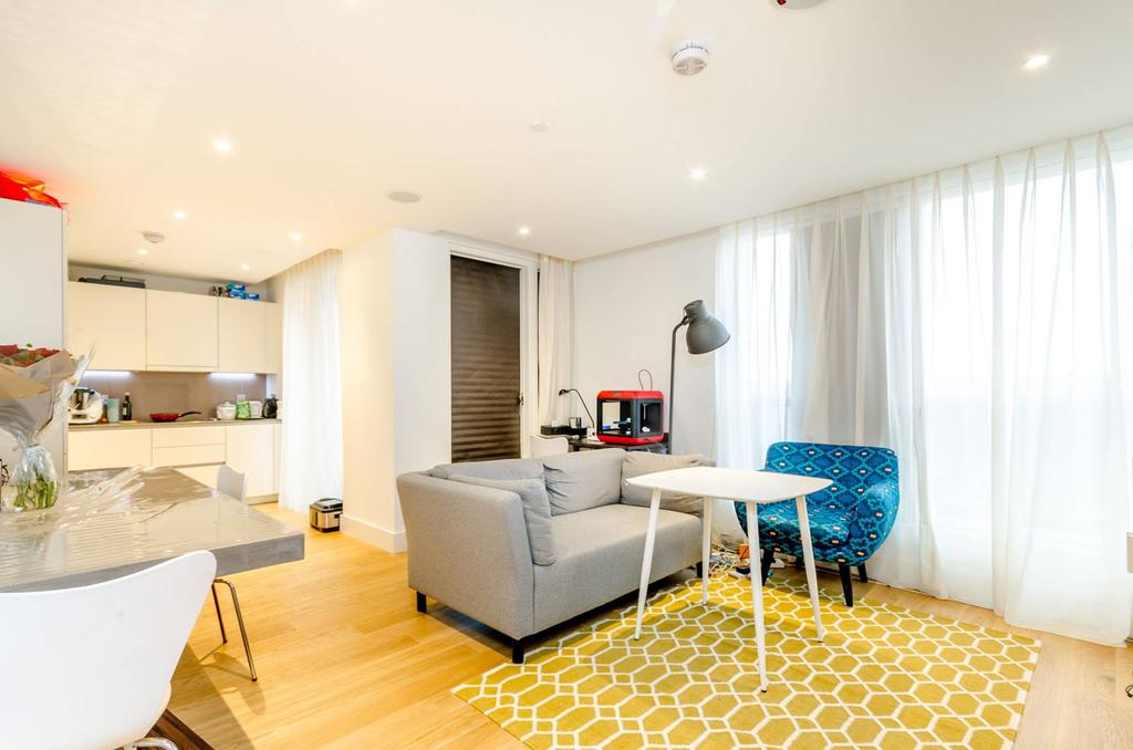 Upper Richmond Road, Putney, London... 2 bed flat - £4,350 pcm (£1,004 pw)