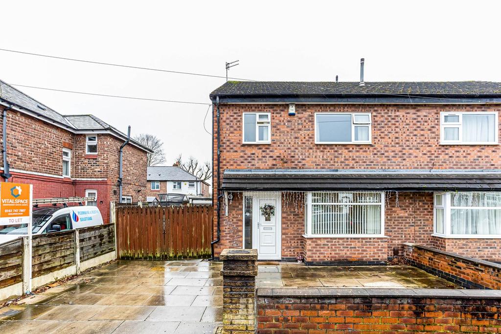 Barton Road, Stretford, Manchester, M32 3 bed semi-detached house - £ ...