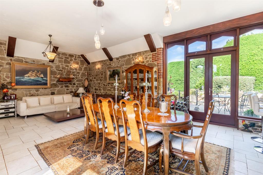 Whiteley Bank, Isle Of Wight 5 bed detached house - £1,175,000