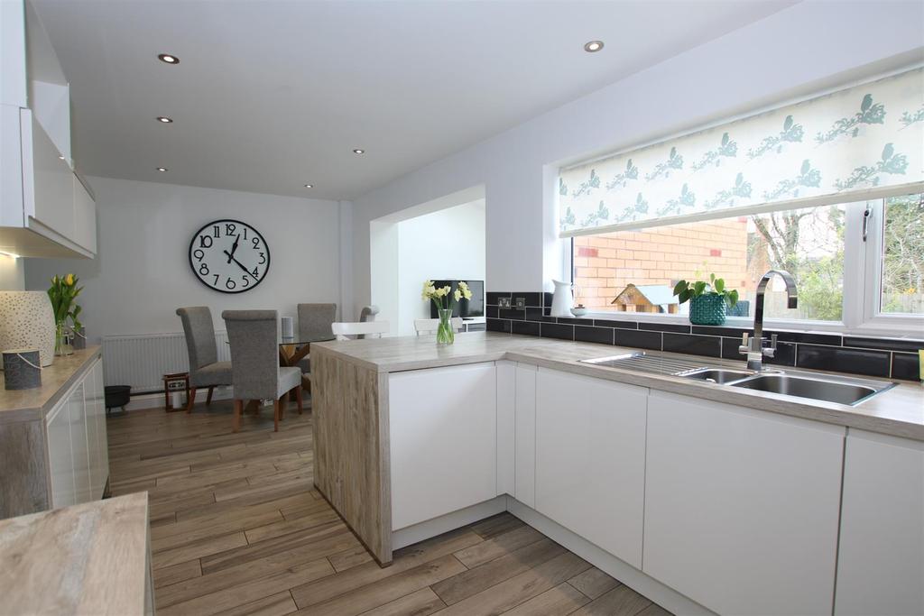 Glenthorne Road, Duryard, Exeter 3 bed detached house - £1,410 pcm (£ ...