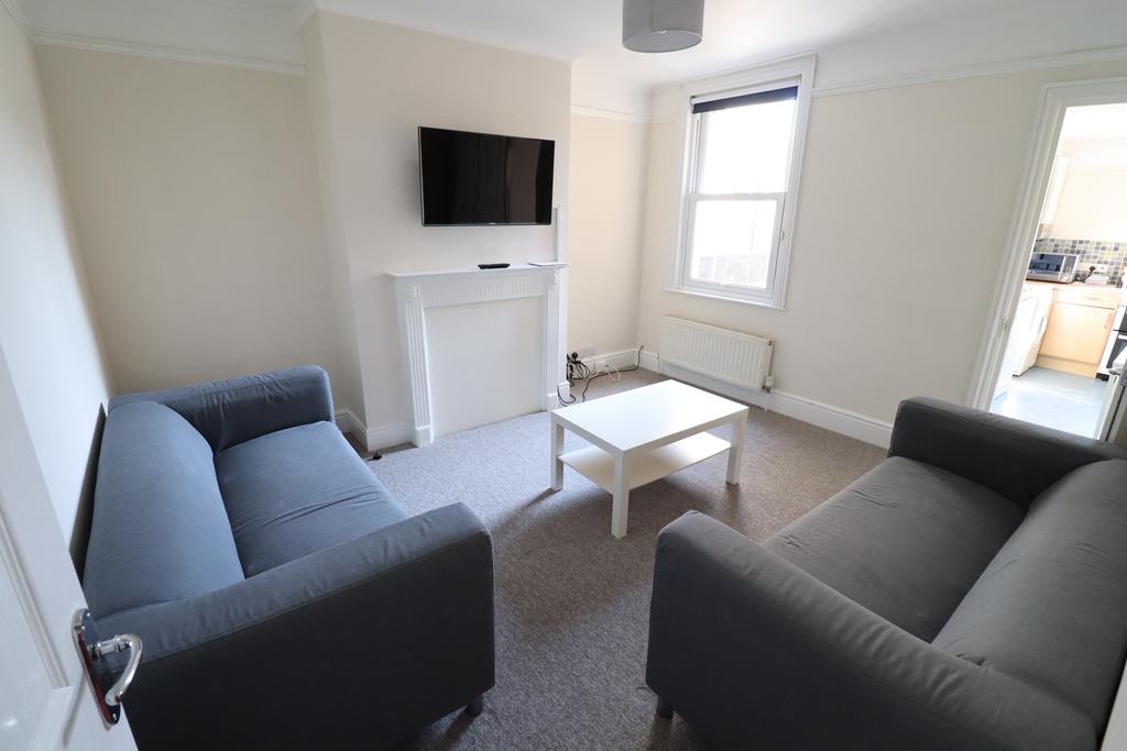 Beckhampton Road, Oldfield Park... 5 bed terraced house - £2,925 pcm (£ ...