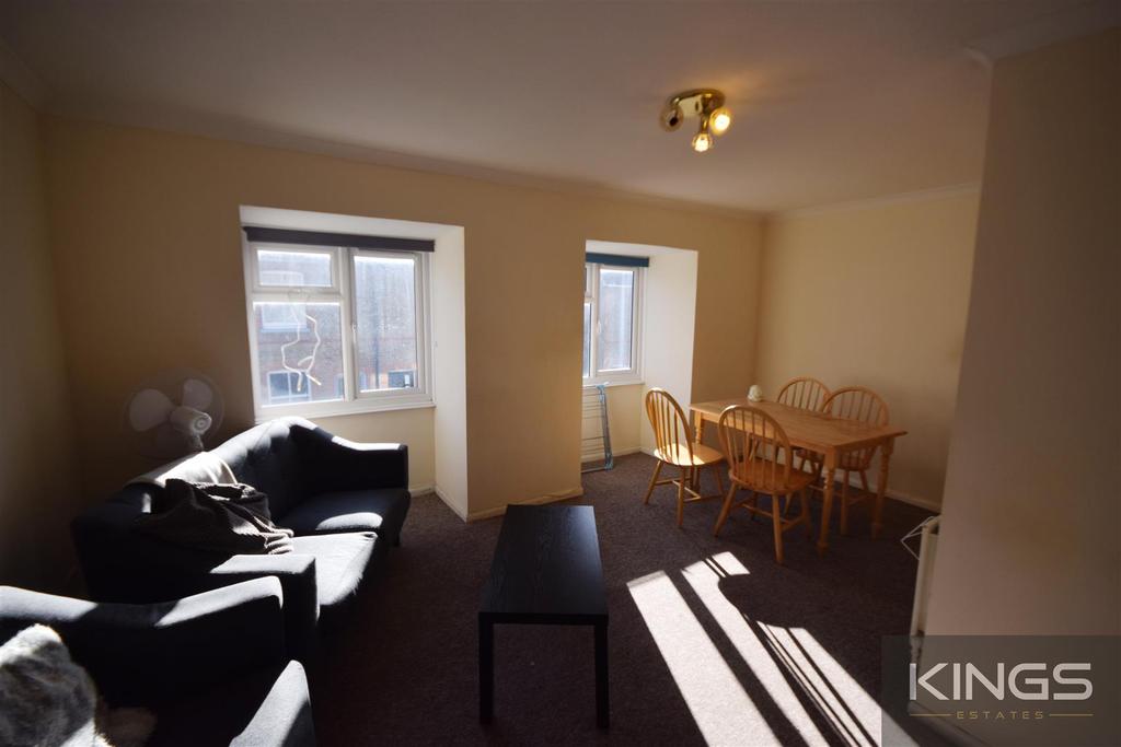 Drummond Road 2 bed apartment - £1,400 pcm (£323 pw)