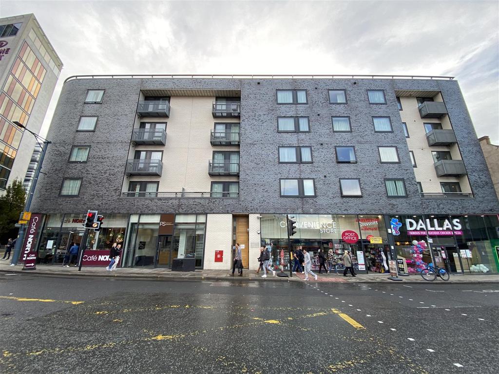 64 Shudehill, Manchester M4 4AA 2 bed flat - £1,200 pcm (£277 pw)