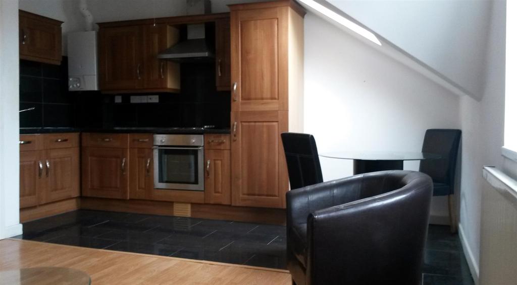 Gordon Road, Cardiff 1 bed flat - £775 pcm (£179 pw)