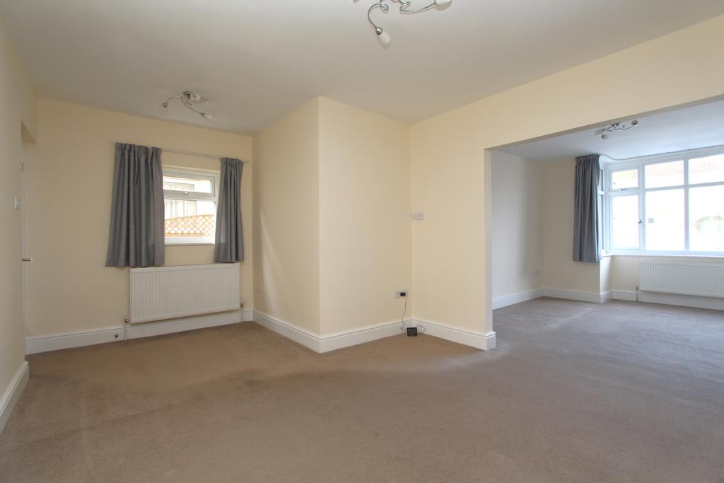 Queens Road, Keynsham, Bristol, BS31 2NQ 3 bed semi-detached house - £ ...