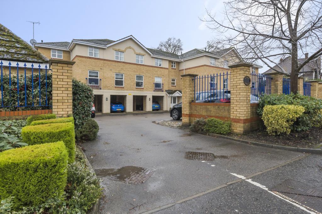 Woking, Surrey, GU21 2 bed retirement property - £175,000