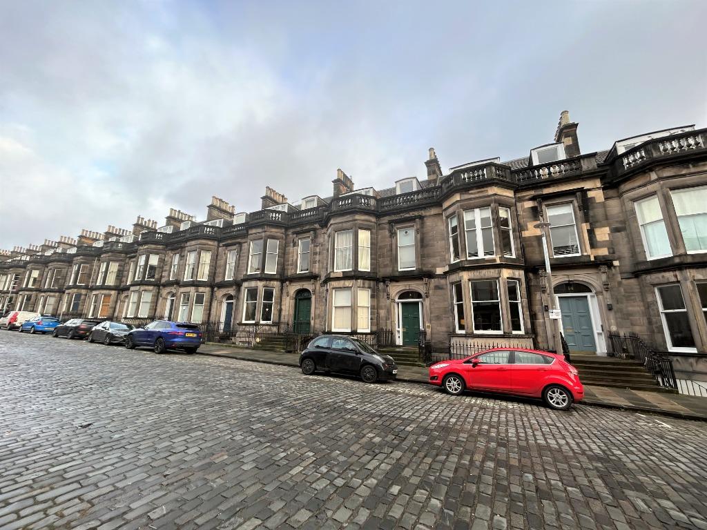 Coates Gardens, West End, Edinburgh... 2 bed flat - £1,495 pcm (£345 pw)