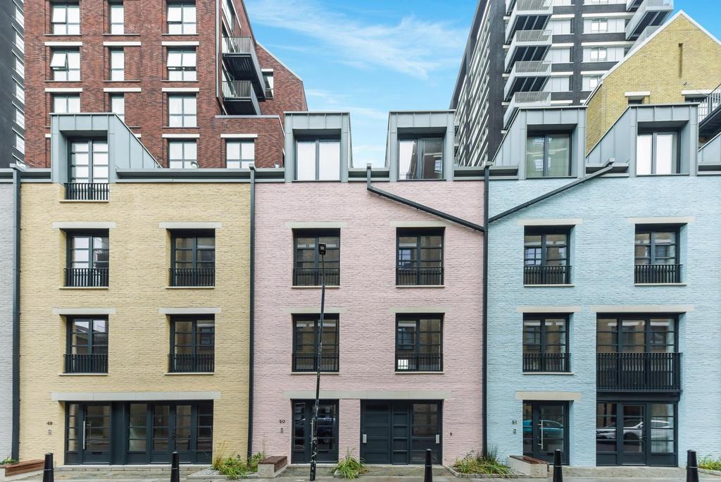 Townhouse, Orchard Place, London, E14 3 bed terraced house - £1,050,000
