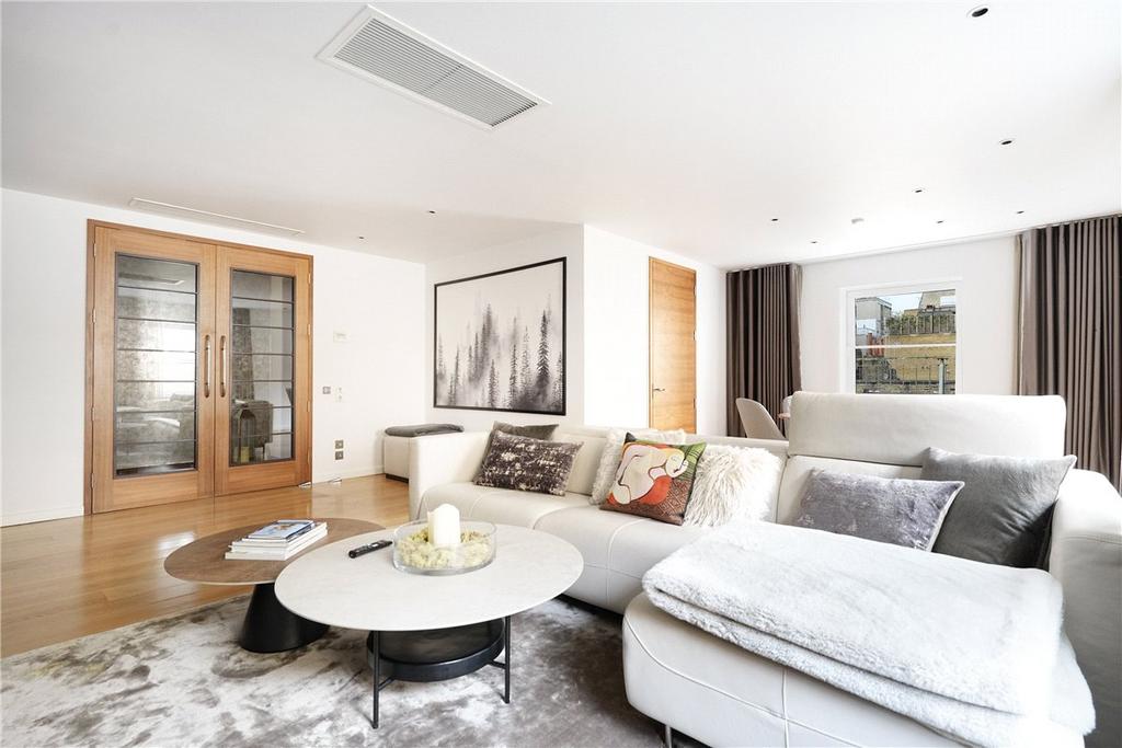 Brompton Place, Knightsbridge... 2 bed maisonette - £11,678 pcm (£2,695 pw)