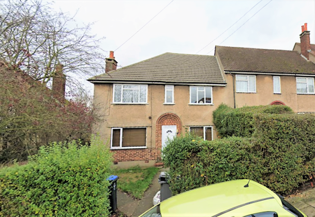 Uphill Drive, London 2 bed flat - £1,998 pcm (£461 pw)