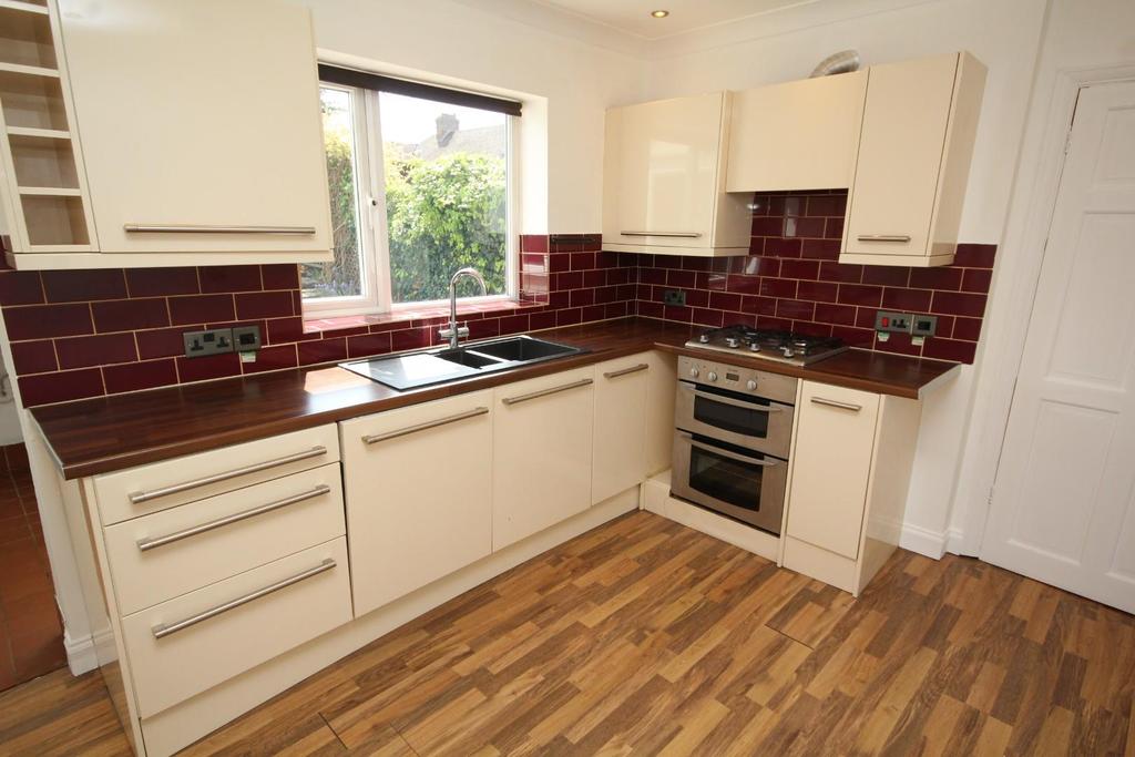 Ruscote Avenue, Banbury 3 bed terraced house - £1,050 pcm (£242 pw)