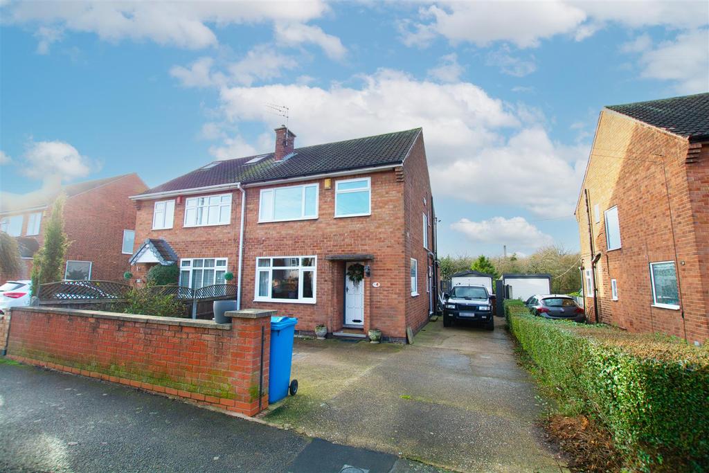 York Avenue, Sandiacre, Nottingham 3 bed semi-detached house - £265,000