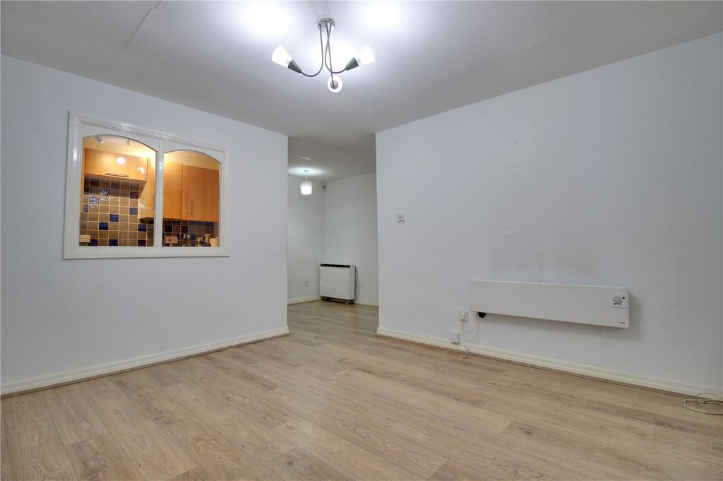 Vesper Road, Kirkstall, Leeds, West Yorkshire, LS5 2 bed flat for sale - £105,000