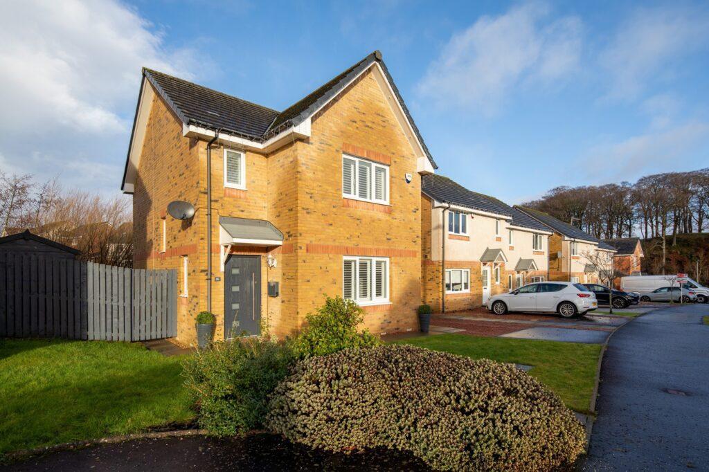 Tulip Drive, Newton Mearns 3 bed detached villa - £315,000