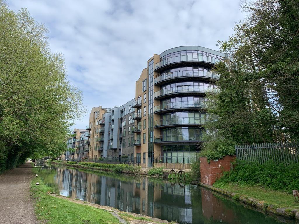 The Embankment, Nash Mills Wharf... 2 bed flat - £1,350 pcm (£312 pw)