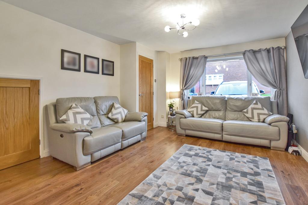 Embleton Grove, Runcorn 3 bed link detached house - £250,000