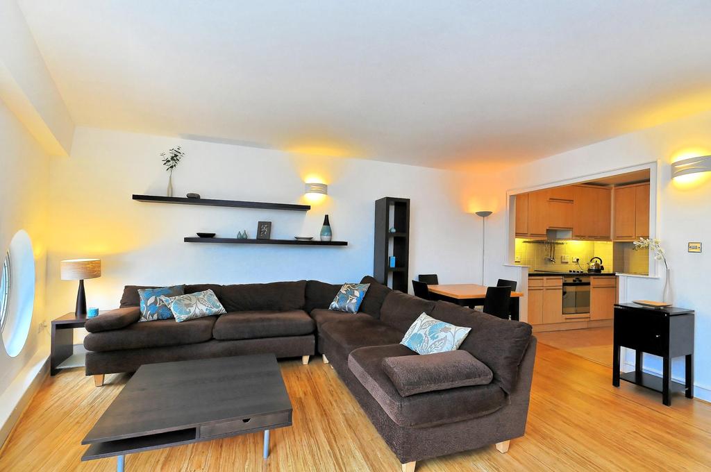 Cascades Tower, Westferry Road... 2 bed apartment - £2,145 pcm (£495 pw)