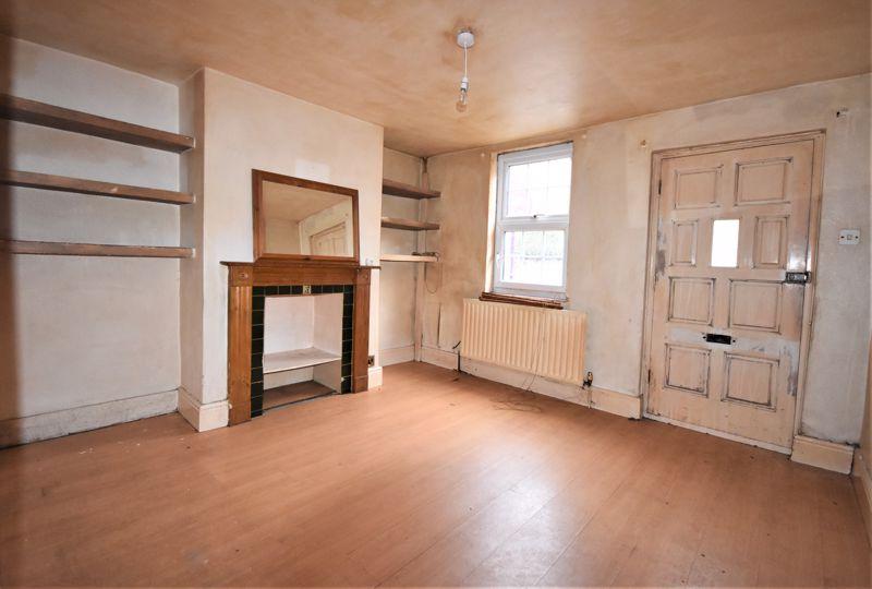 East Street, Farnham 2 bed terraced house - £300,000