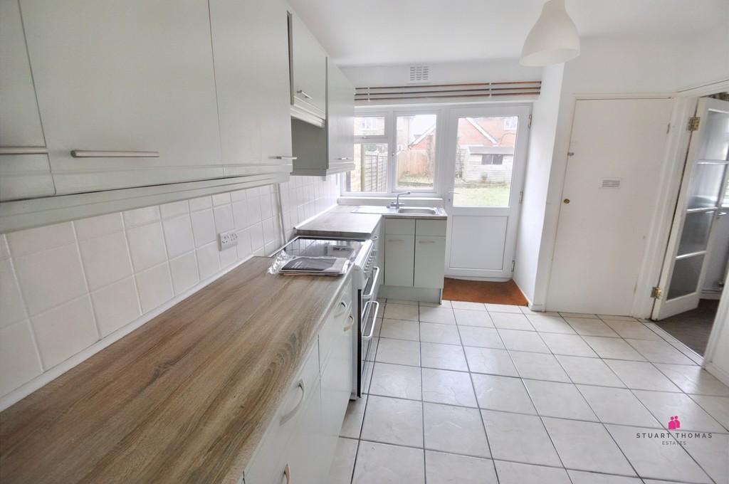 Queensmere, Thundersley 3 bed end of terrace house - £340,000