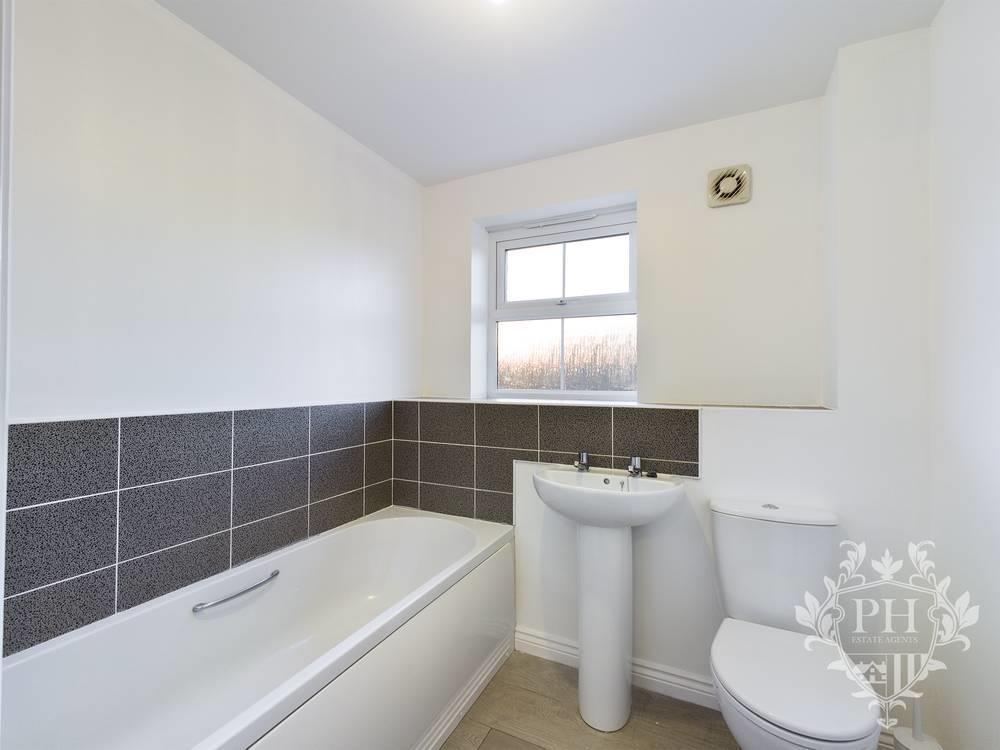 Raby Road, Hartlepool 2 bed apartment - £550 pcm (£127 pw)