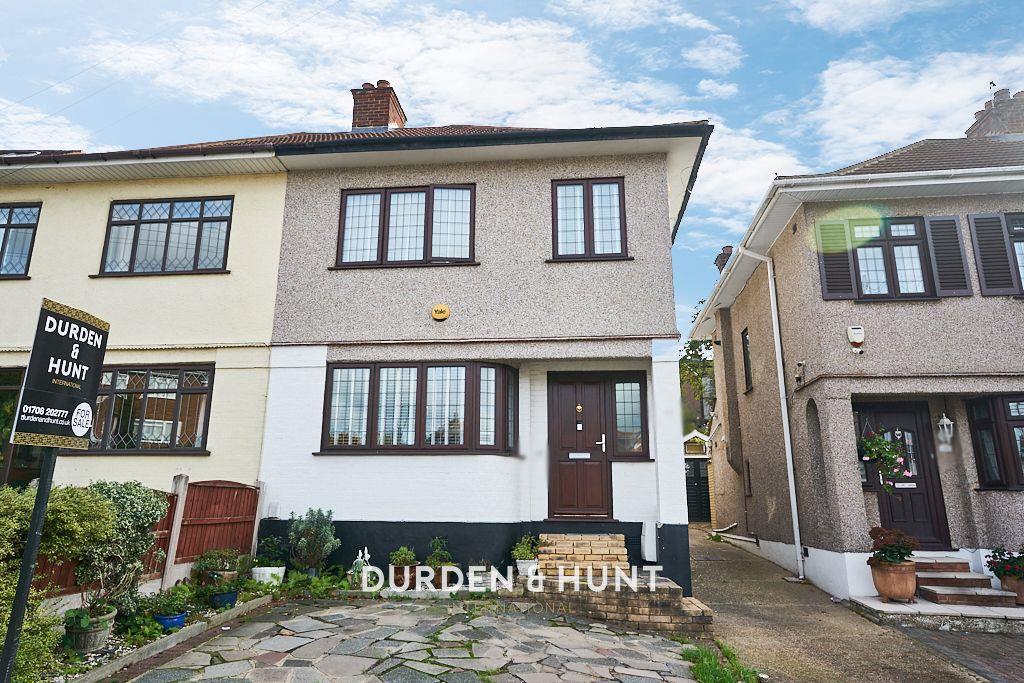 Kingshill Avenue, Romford, RM5 3 bed semi-detached house - £425,000