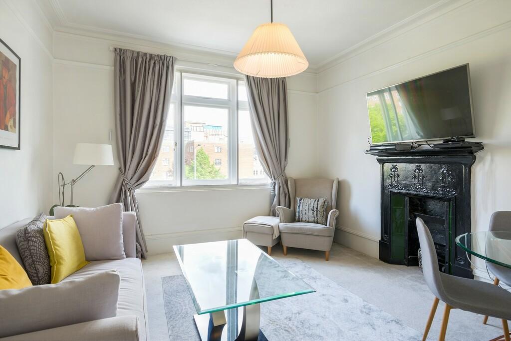 Talgarth Mansions, Barons Court, W14 3 bed apartment - £2,817 pcm (£650 pw)