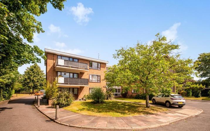 Fairlands Court, London 2 bed flat - £1,400 pcm (£323 pw)