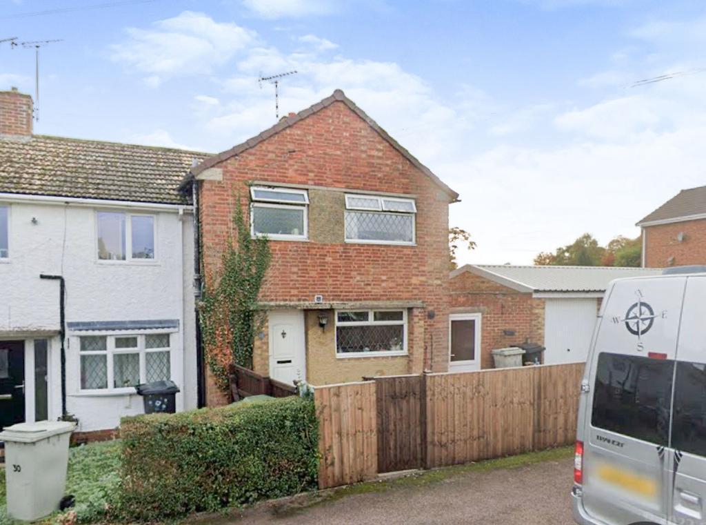 Willow Crescent, Oakham, LE15 6EH 3 bed end of terrace house - £140,000