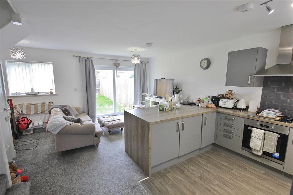 Sea View Road, Parkstone, Poole 3 bed end of terrace house - £315,000