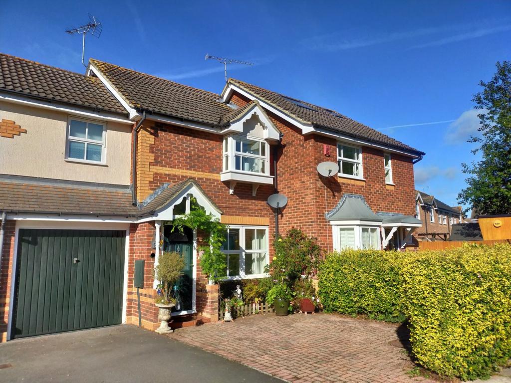 Elgar Way, Horsham 1 bed in a house share - £800 pcm (£185 pw)