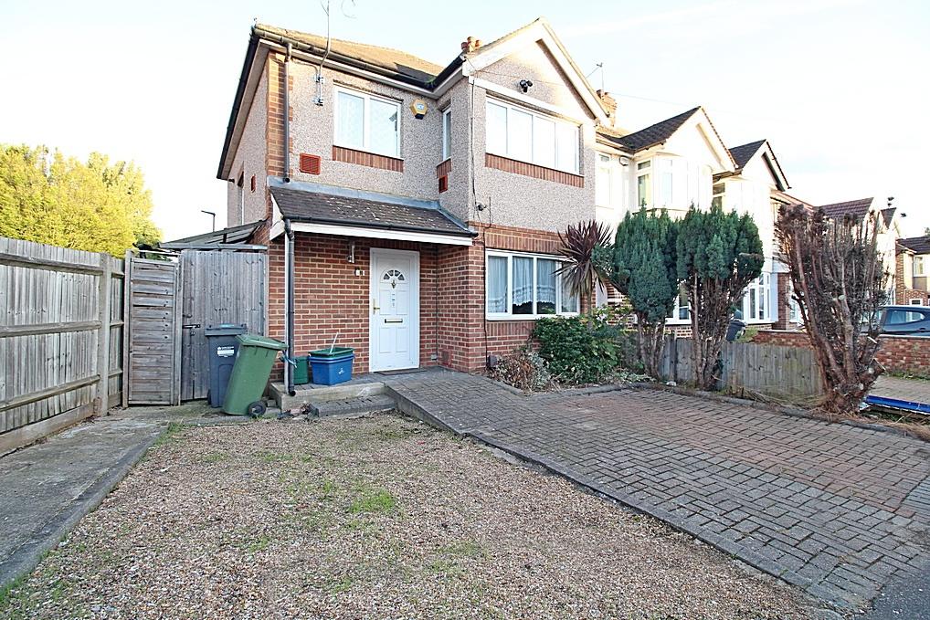 Willow Gardens Hounslow Tw3 3 Bed Semi Detached House £2 000 Pcm £