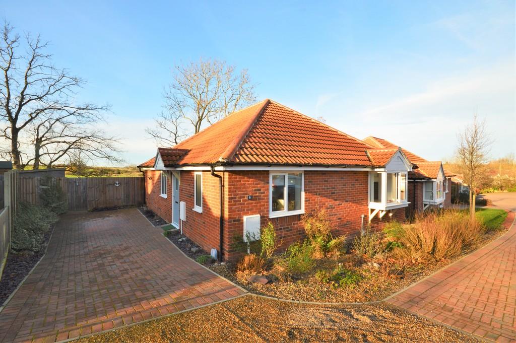 Windmill View, Ramsey, Essex, CO12 5FA 3 bed detached bungalow - £390,000
