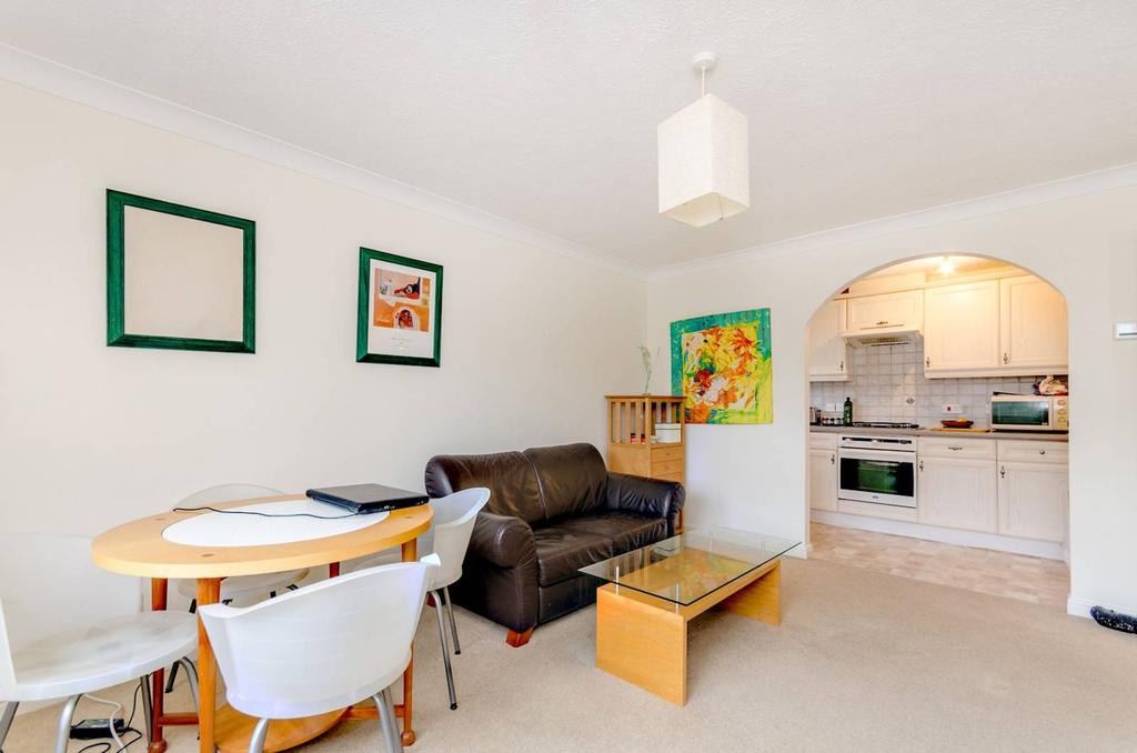 St Lukes Square, Guildford, GU1 1 bed flat - £1,250 pcm (£288 pw)