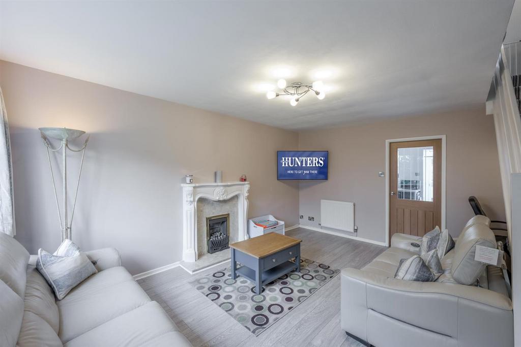 Wiltshire Drive, Halesowen, B63 2XU 3 bed semi-detached house - £210,000