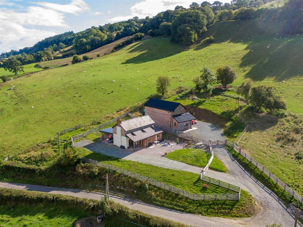 Meifod 5 bed cottage - £700,000