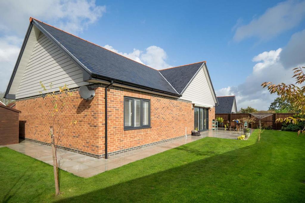 Binstead, Isle of Wight 3 bed detached bungalow - £565,000