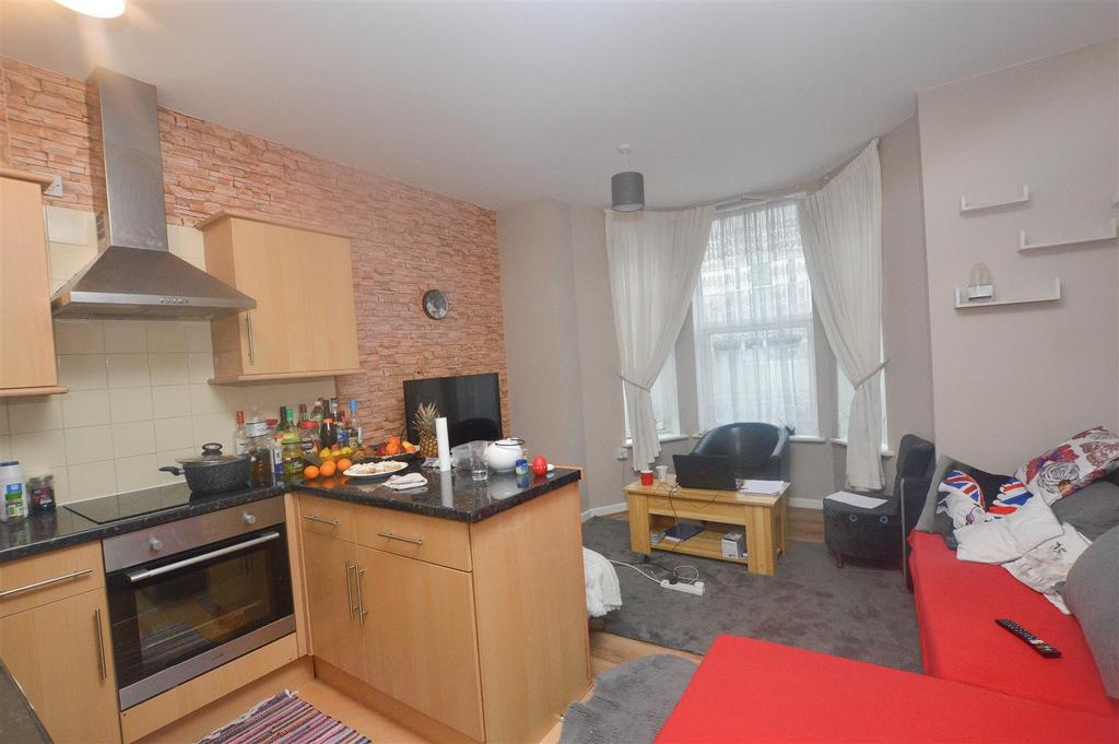 Pevensey Road, Eastbourne 2 bed flat - £165,000