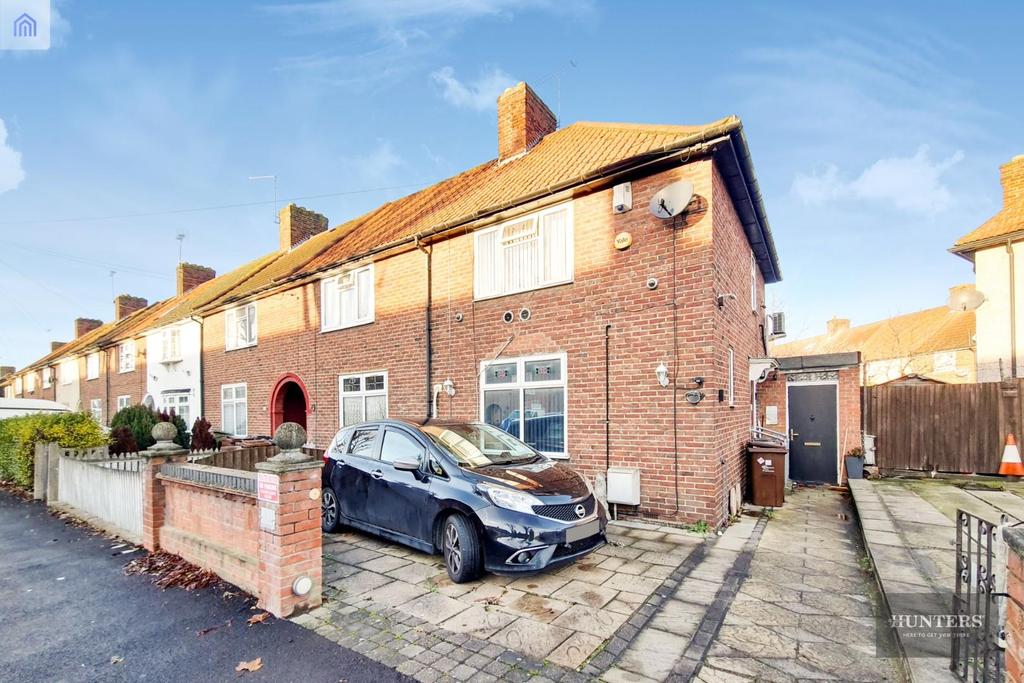 Walnut Tree Road, Dagenham, RM8 2 bed end of terrace house - £350,000