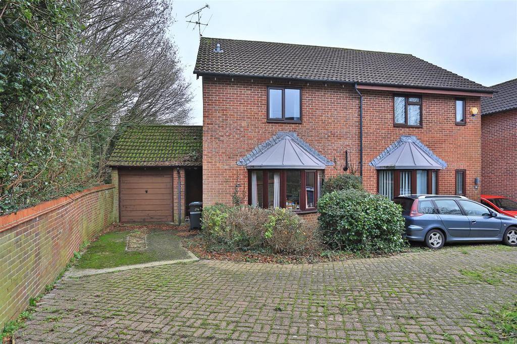 Bampton Avenue, Chard 3 bed house - £240,000