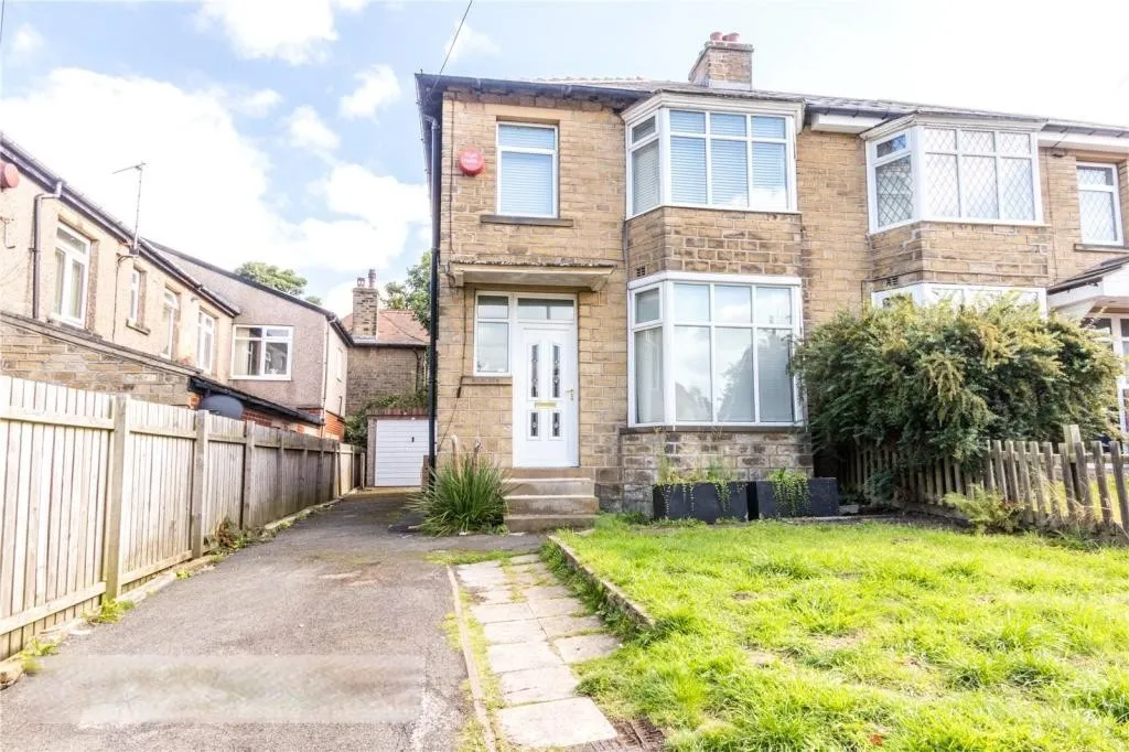 Huddersfield, West Yorkshire, HD4 5JD 3 bed semi-detached house - £210,000