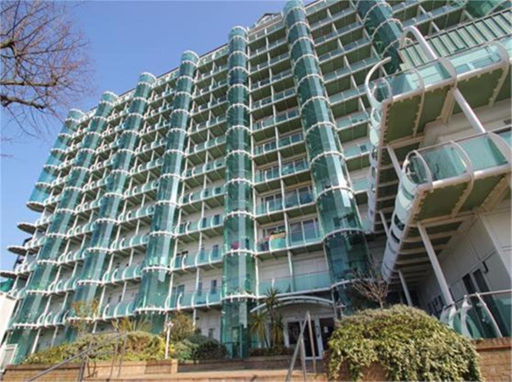 Tower Point, Sydney Road, Enfield... 2 bed flat - £1,500 pcm (£346 pw)