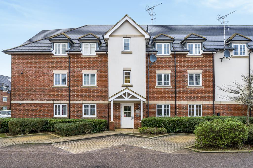 High Wycombe, Buckinghamshire, HP13 2 bed flat - £280,000