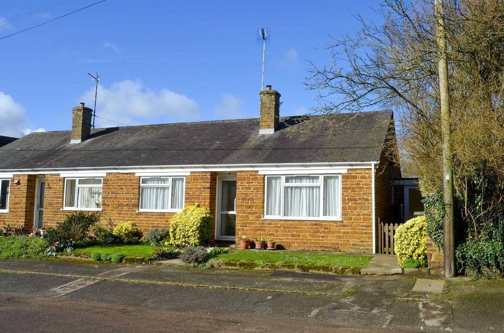 Church Street, Blakesley, NN12 2 bed semi-detached bungalow - £800 pcm ...