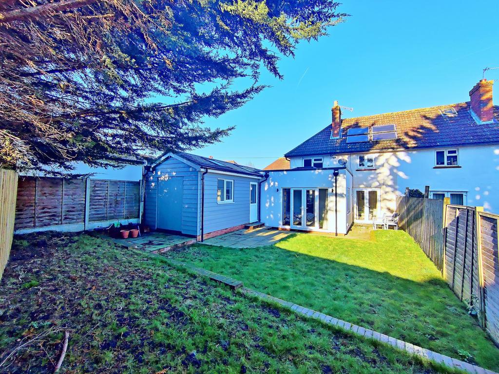 The Oval, Guildford, Surrey, GU2 4 bed semi-detached house to rent - £ ...