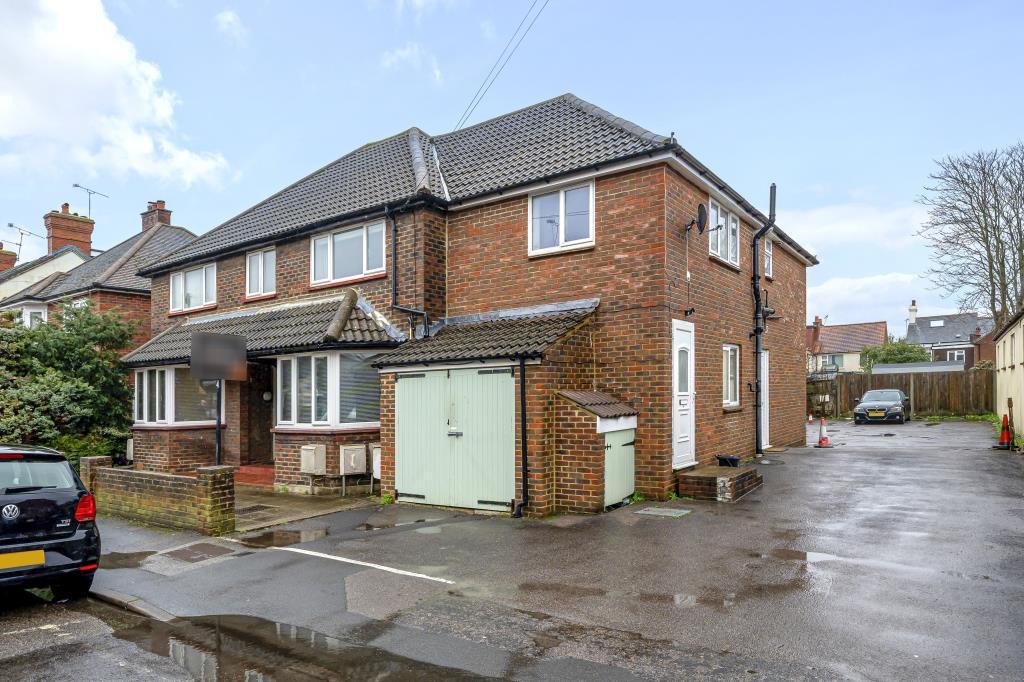 Farnborough, Surrey, GU14 1 bed apartment - £850 pcm (£196 pw)