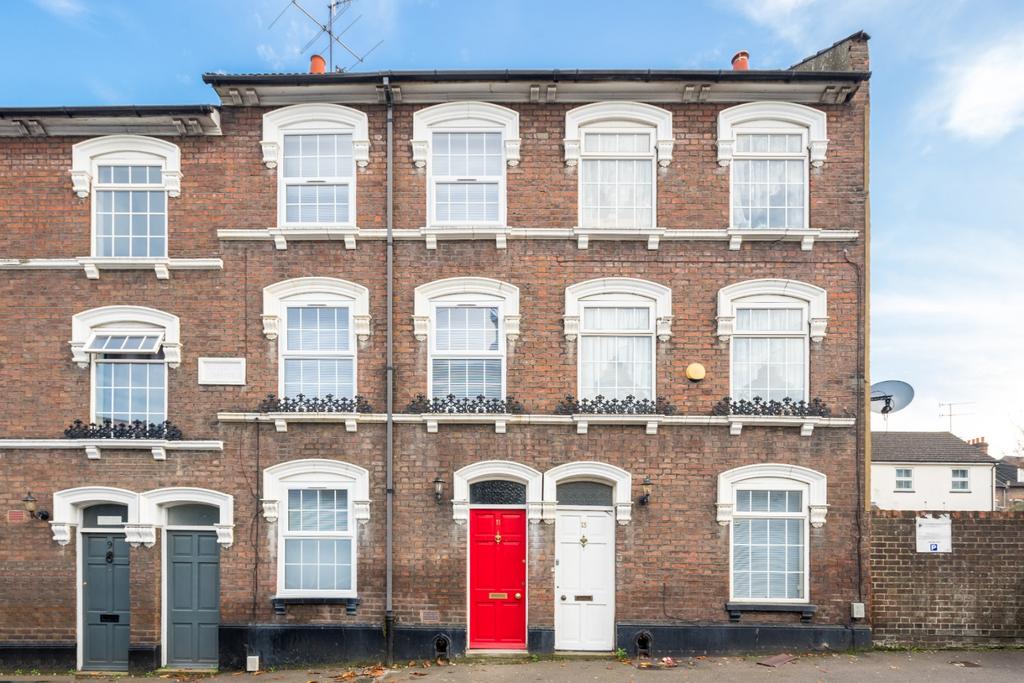 Liverpool Road, Luton, Bedfordshire... 4 bed townhouse - £350,000