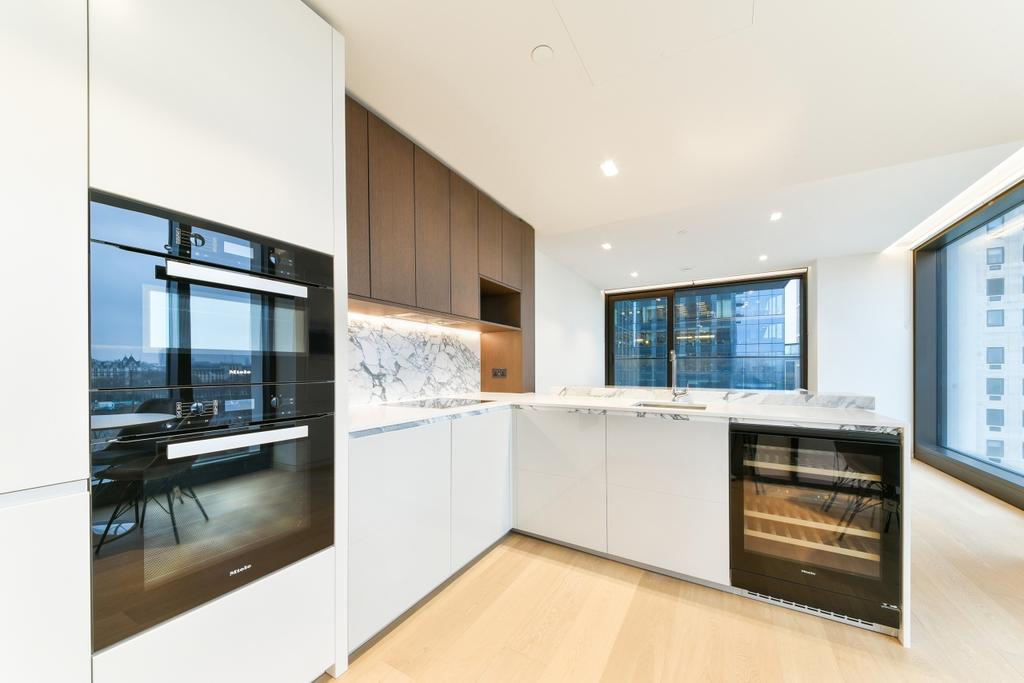 30 Casson Square, Southbank Place... 1 bed apartment - £3,900 pcm (£900 pw)