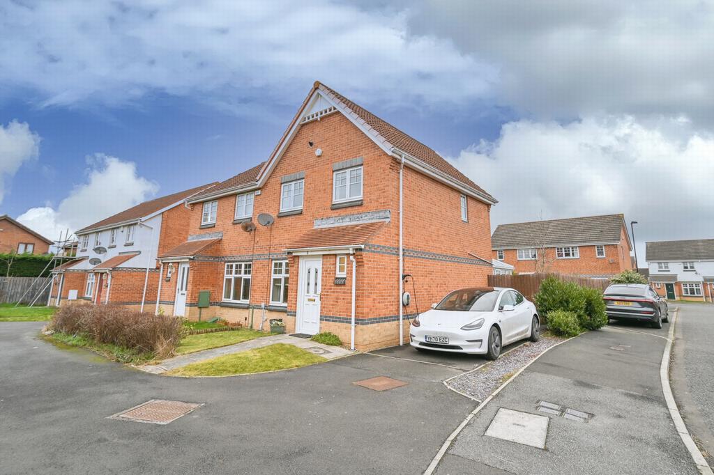 Corbridge Court, Longbenton, NE12 3 bed semi-detached house - £185,000