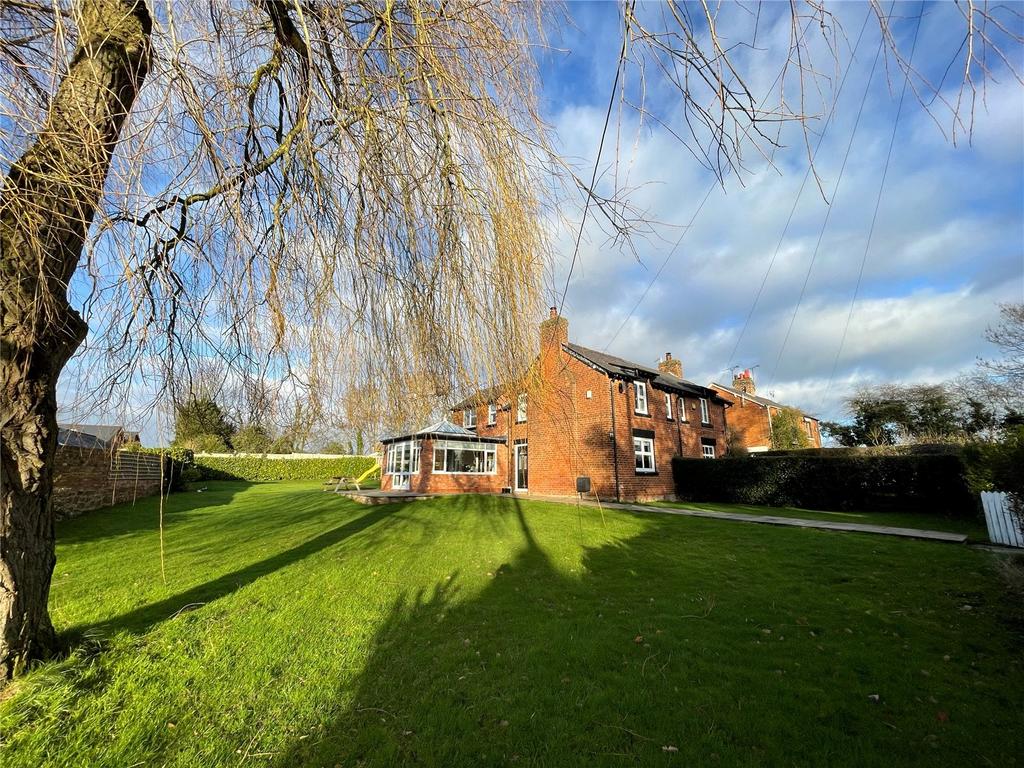 The Nook, Backford, Chester, CH2 3 bed semi-detached house - £450,000